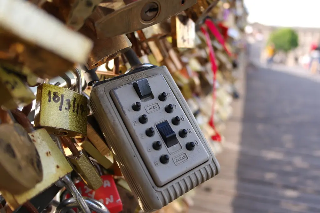 17 Photos of Love Locks, Pont des Arts & Pont Neuf Bridge, Paris