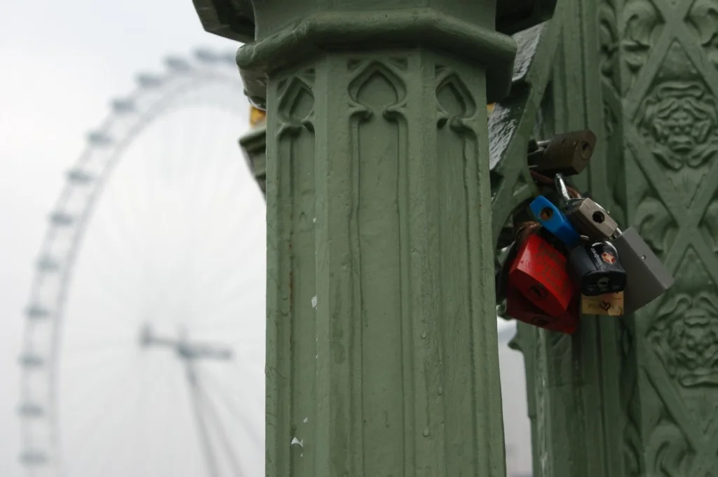 Where To Put Love Locks in London | Locations feat. Millennium Bridge