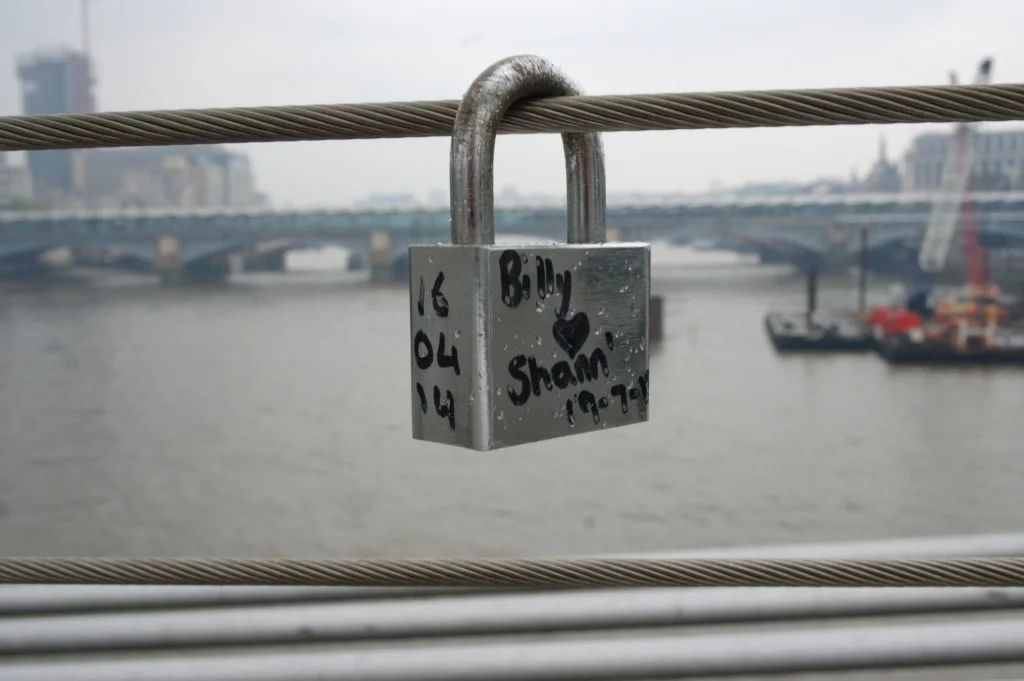 Where To Put Love Locks in London | Locations feat. Millennium Bridge