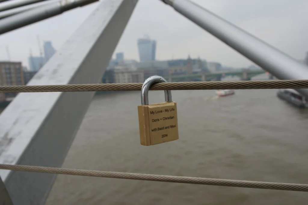 Where To Put Love Locks in London | Locations feat. Millennium Bridge