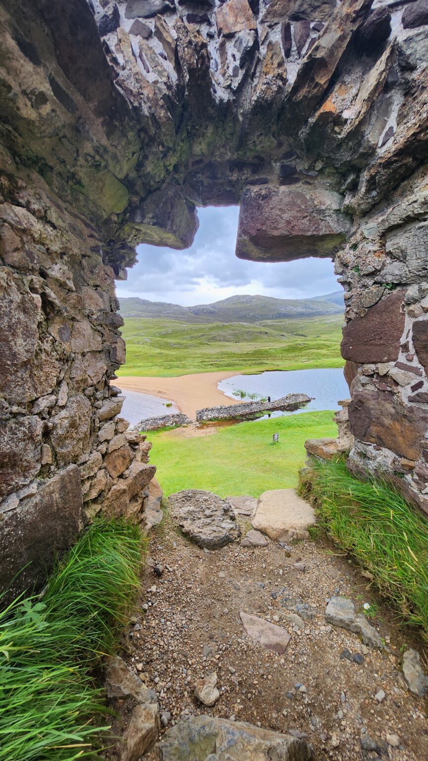 Ardvreck Castle Review: History & Visitor Guide | Elite Travel Blog
