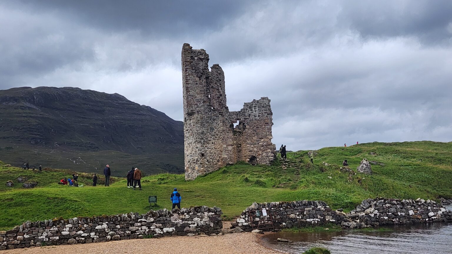 Ardvreck Castle Review: History & Visitor Guide | Elite Travel Blog