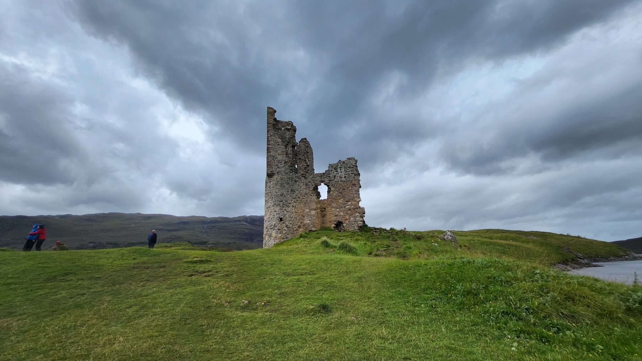 Ardvreck Castle Review: History & Visitor Guide | Elite Travel Blog