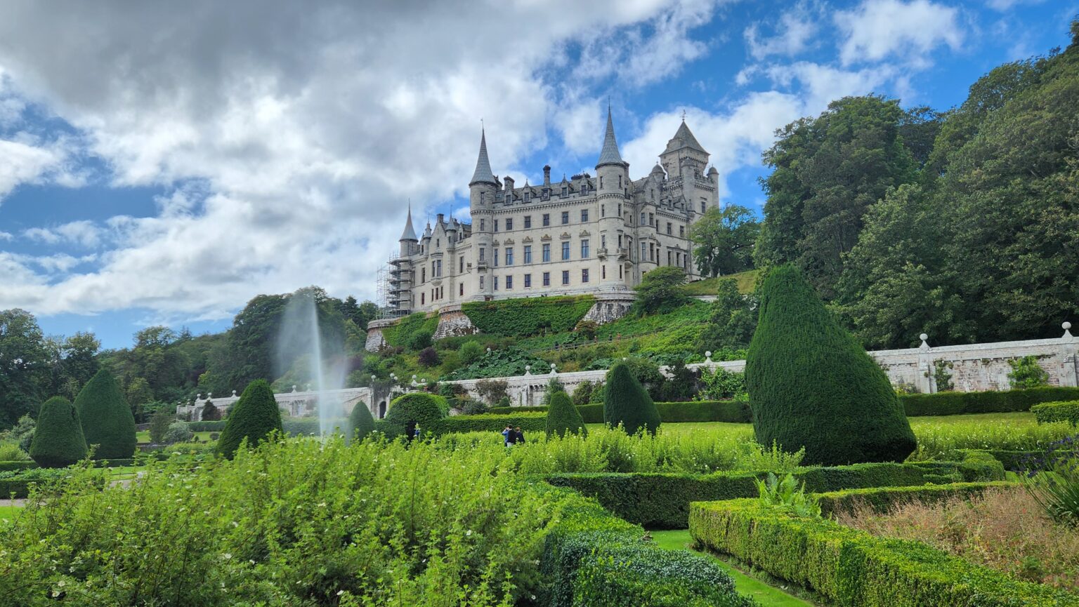 Dunrobin Castle Review: History & Visitor Guide | Elite Travel Blog