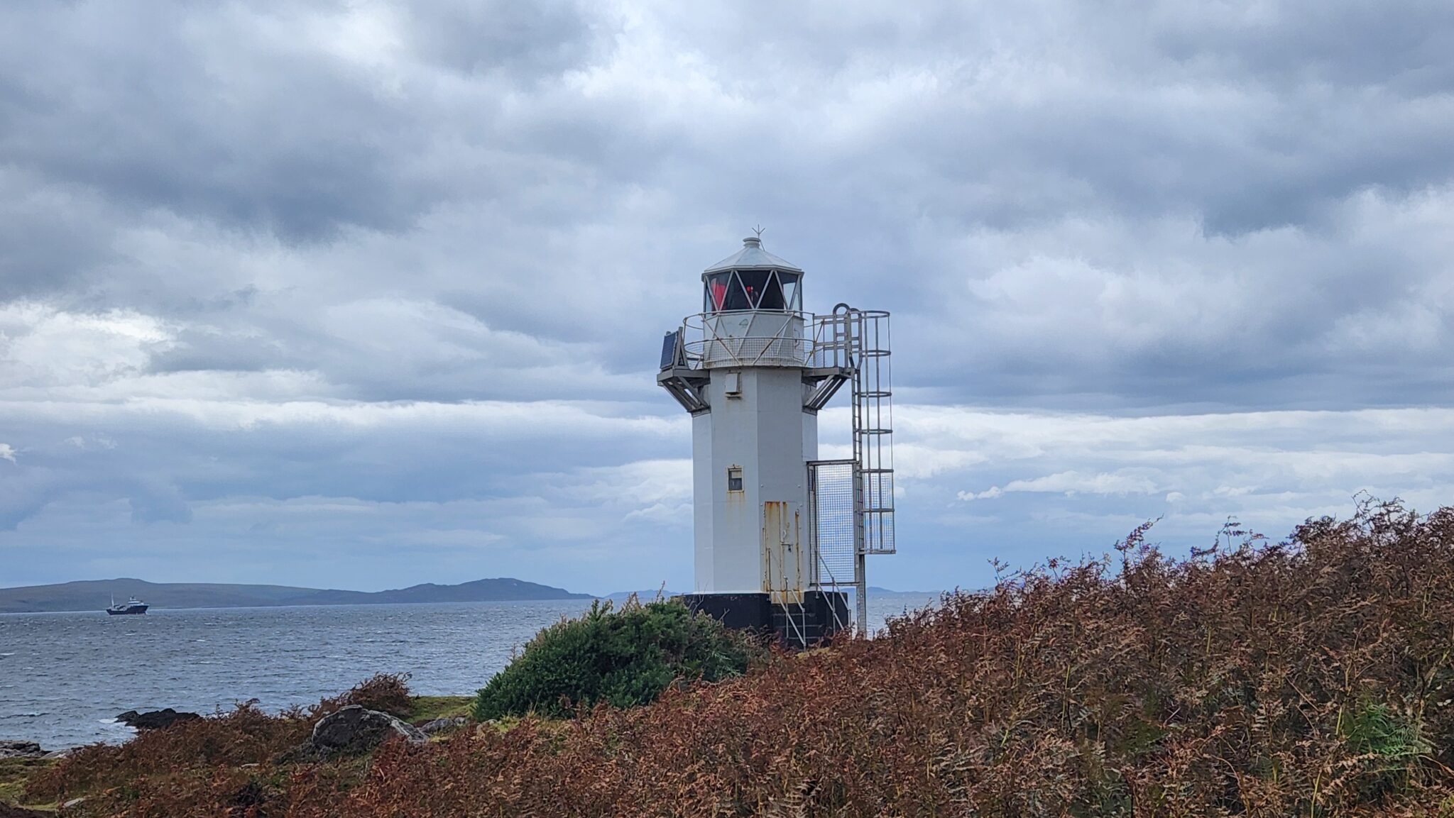 (Photos) Rhue Lighthouse Review: History & Guide | Elite Travel Blog